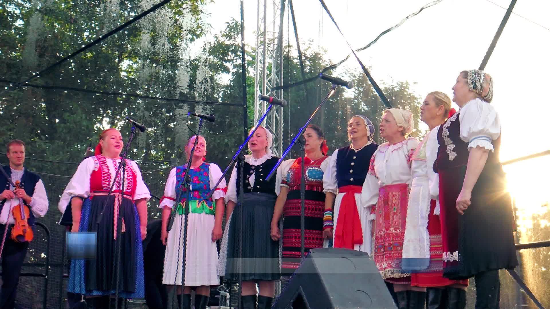 Bábsky jarmok aj do tretice rozveselil obec | TV Nitrička